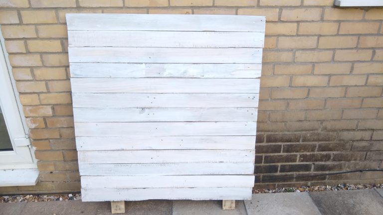 DIY White Pallet Board Background - Boldly Rise