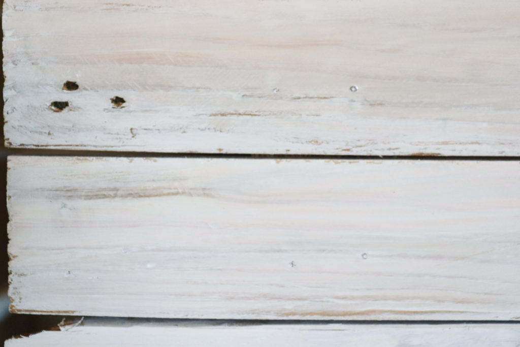 DIY White Pallet Board Background - Boldly Rise